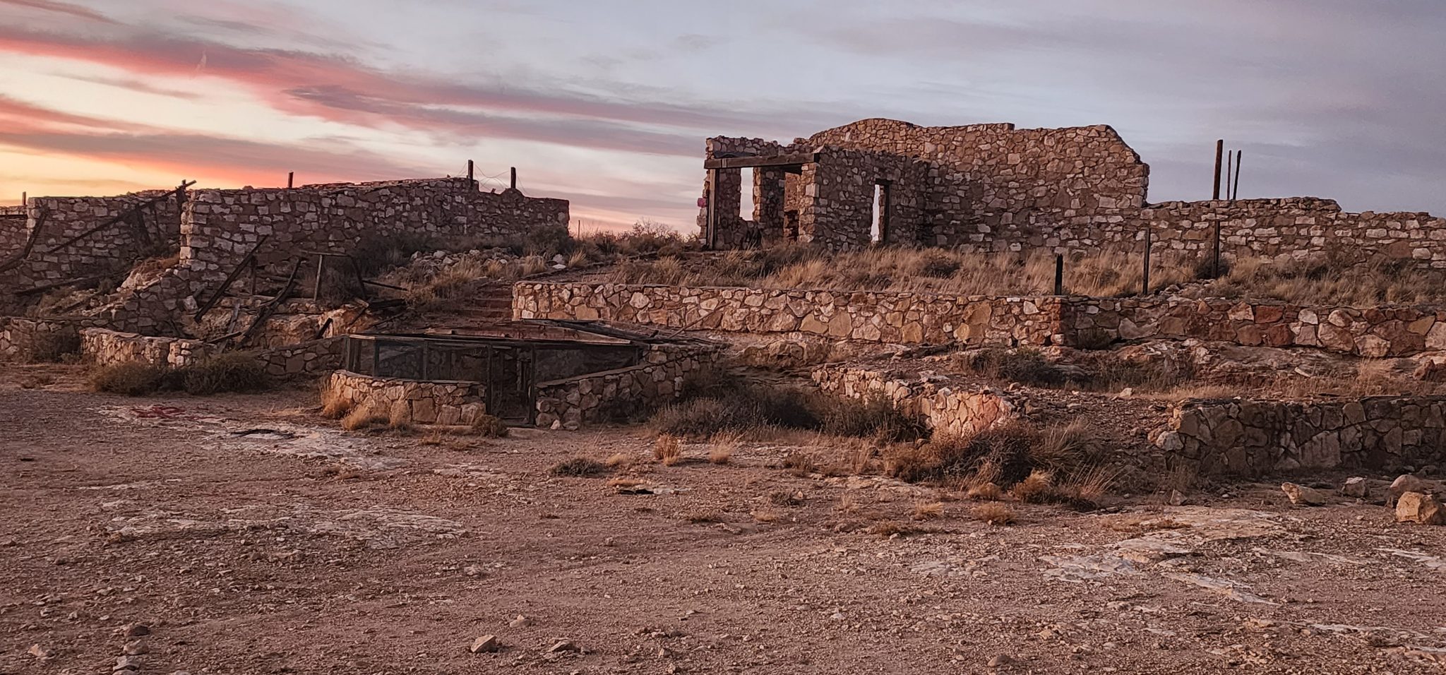 A ROUTE 66 TRAVEL GUIDE TO TWO GUNS ARIZONA - Route 66 Road Relics