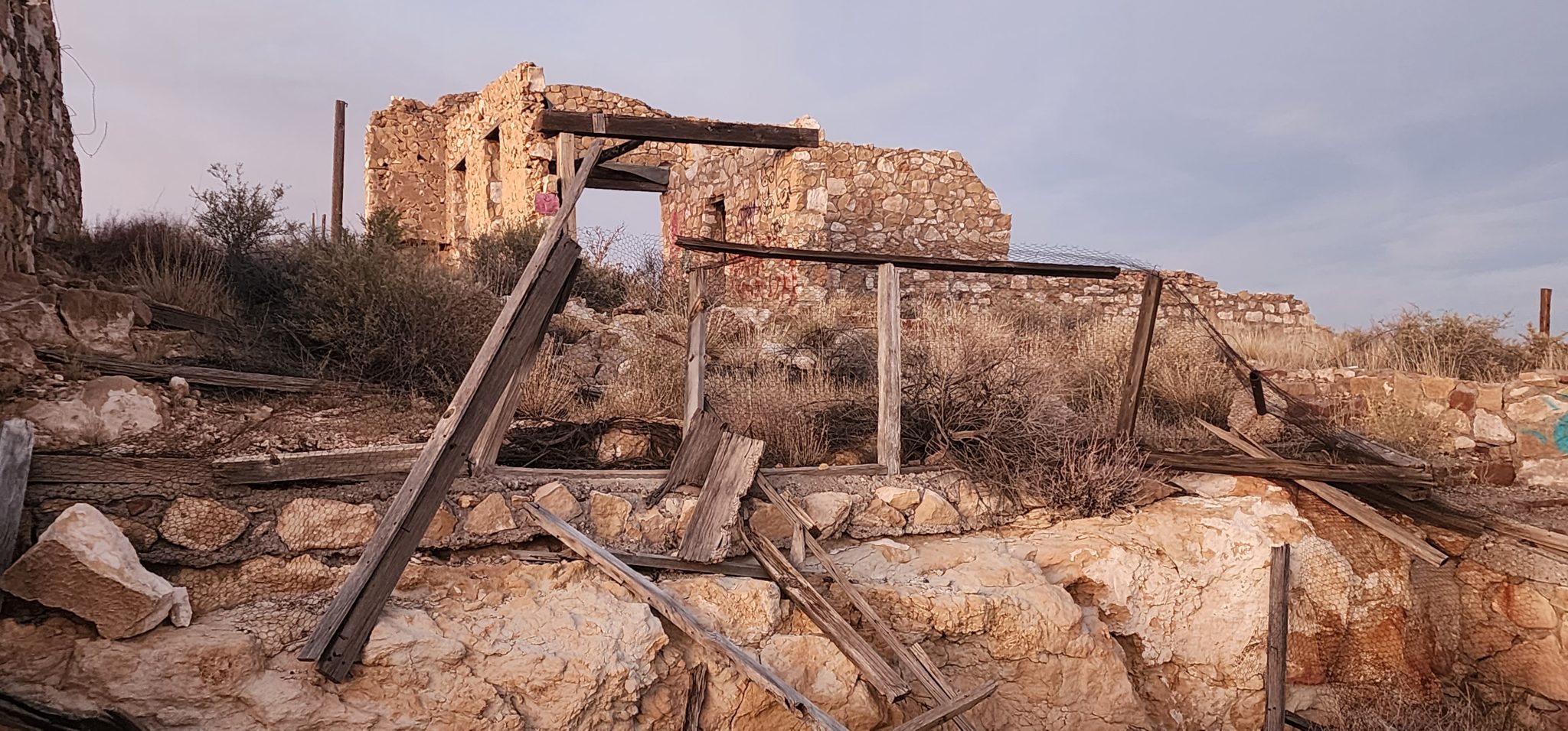 A ROUTE 66 TRAVEL GUIDE TO TWO GUNS ARIZONA - Route 66 Road Relics