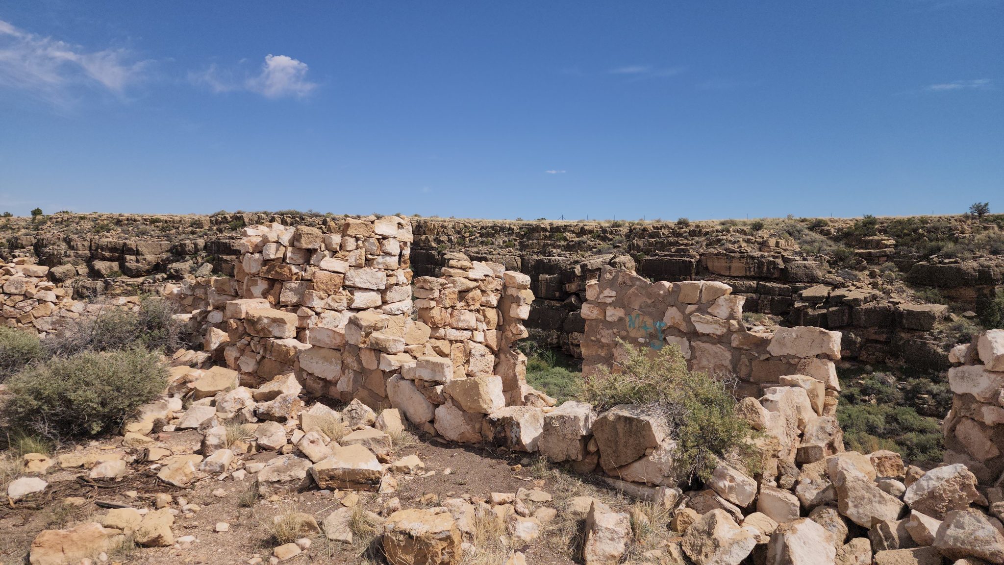 A ROUTE 66 TRAVEL GUIDE TO TWO GUNS ARIZONA - Route 66 Road Relics