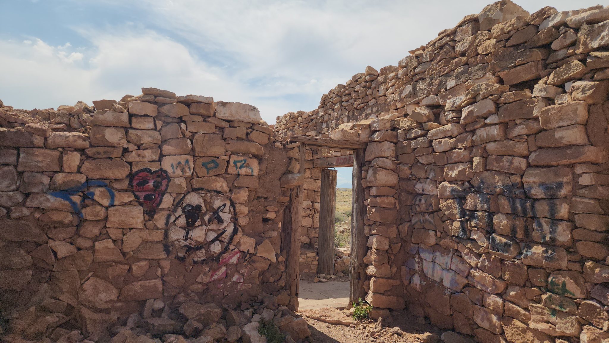 A ROUTE 66 TRAVEL GUIDE TO TWO GUNS ARIZONA - Route 66 Road Relics