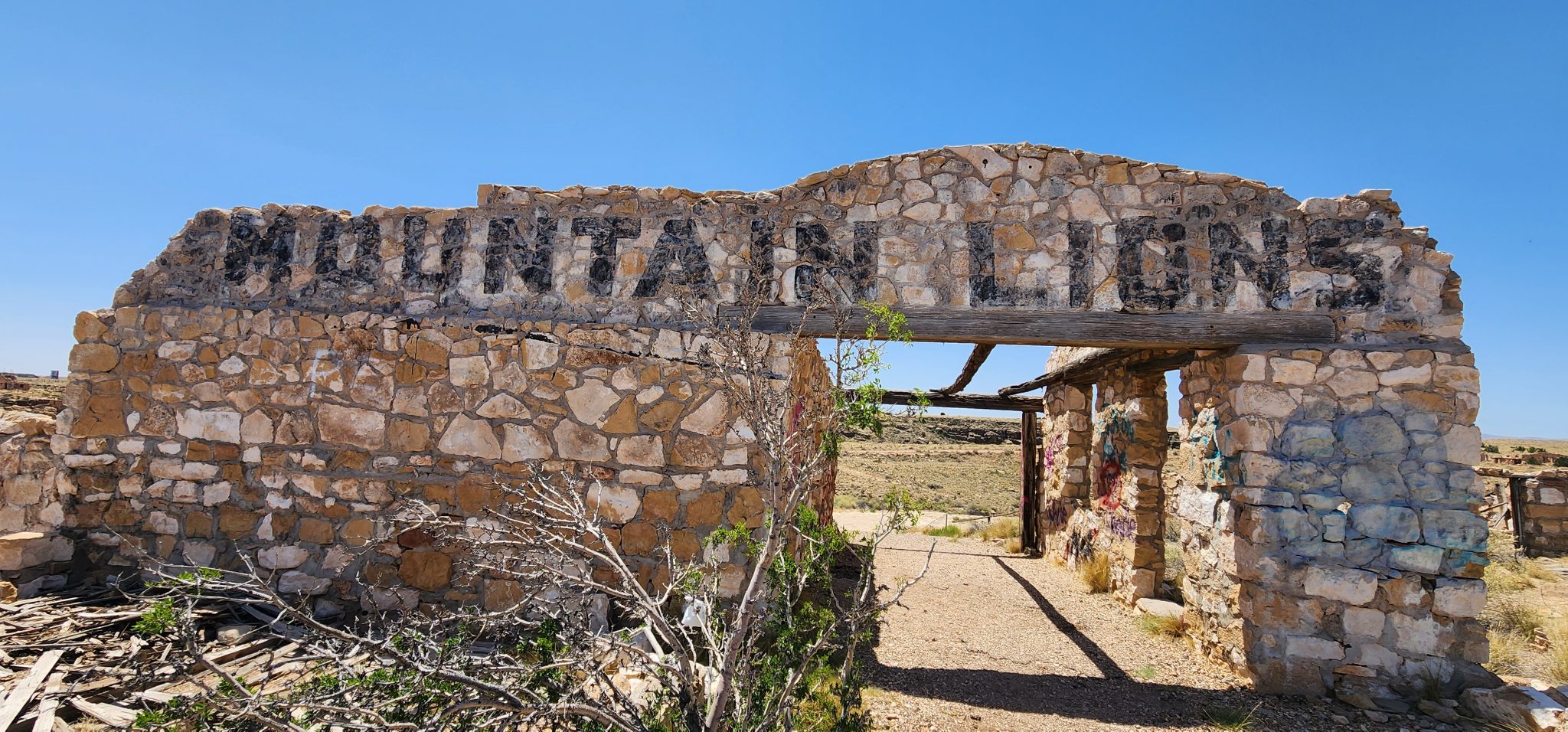 A ROUTE 66 TRAVEL GUIDE TO TWO GUNS ARIZONA - Route 66 Road Relics